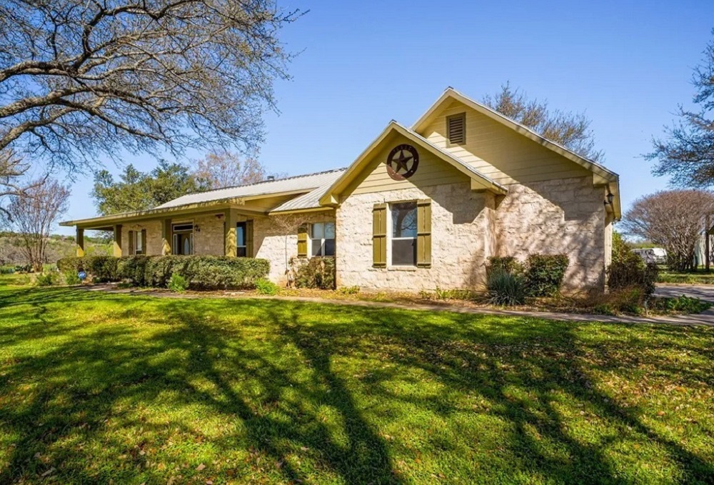 5 Texas Hill Country Homes With Pools Acreage And Waterfront Living