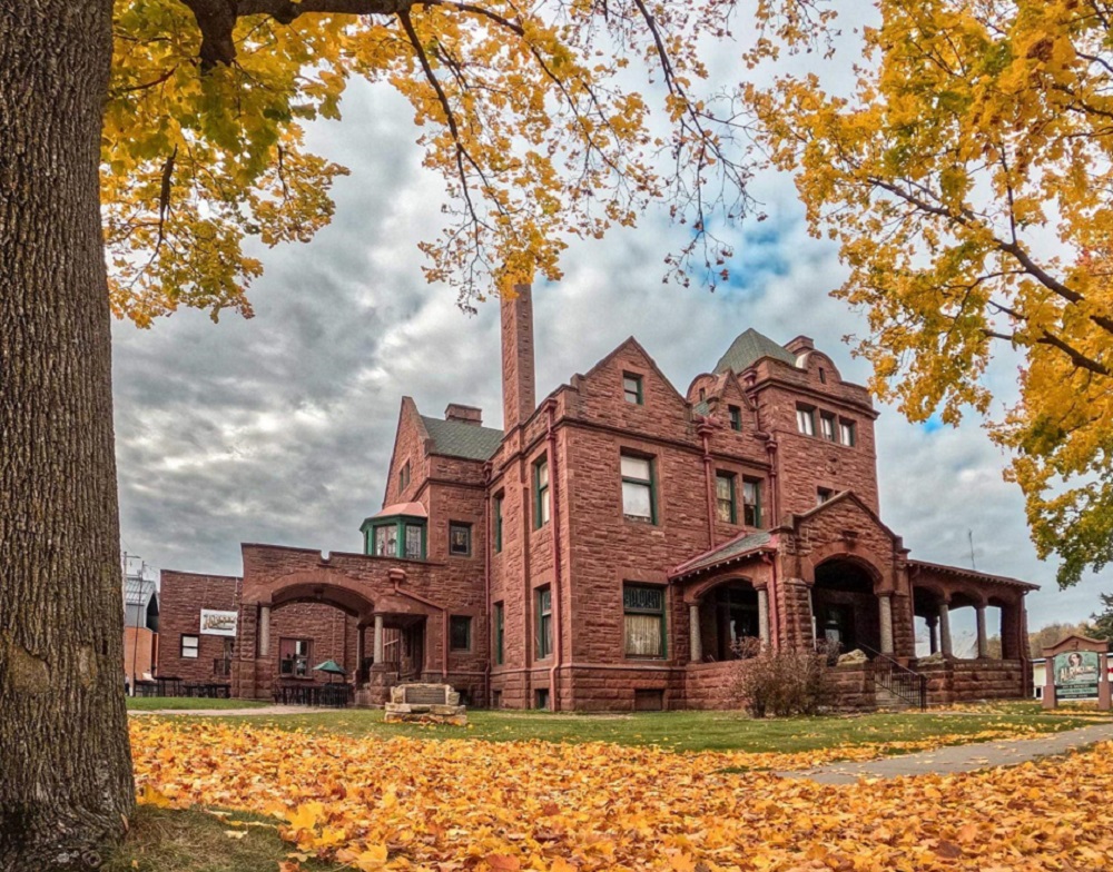 5 Iconic Wisconsin Lakefront Estates and Historic Landmark Living ...
