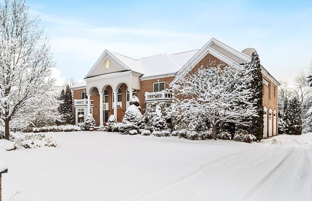 5 Upscale New England Homes from Coastal Views to Grand Colonials ...