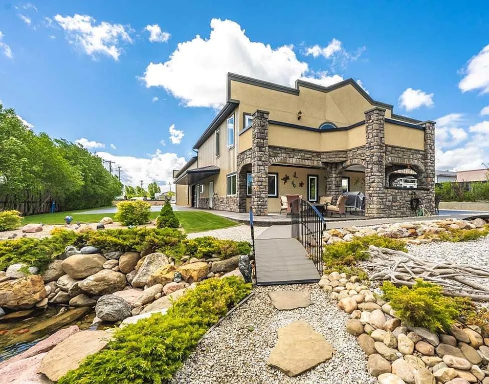 4 Exclusive Residences in Alberta and Prince Edward Island Blending ...